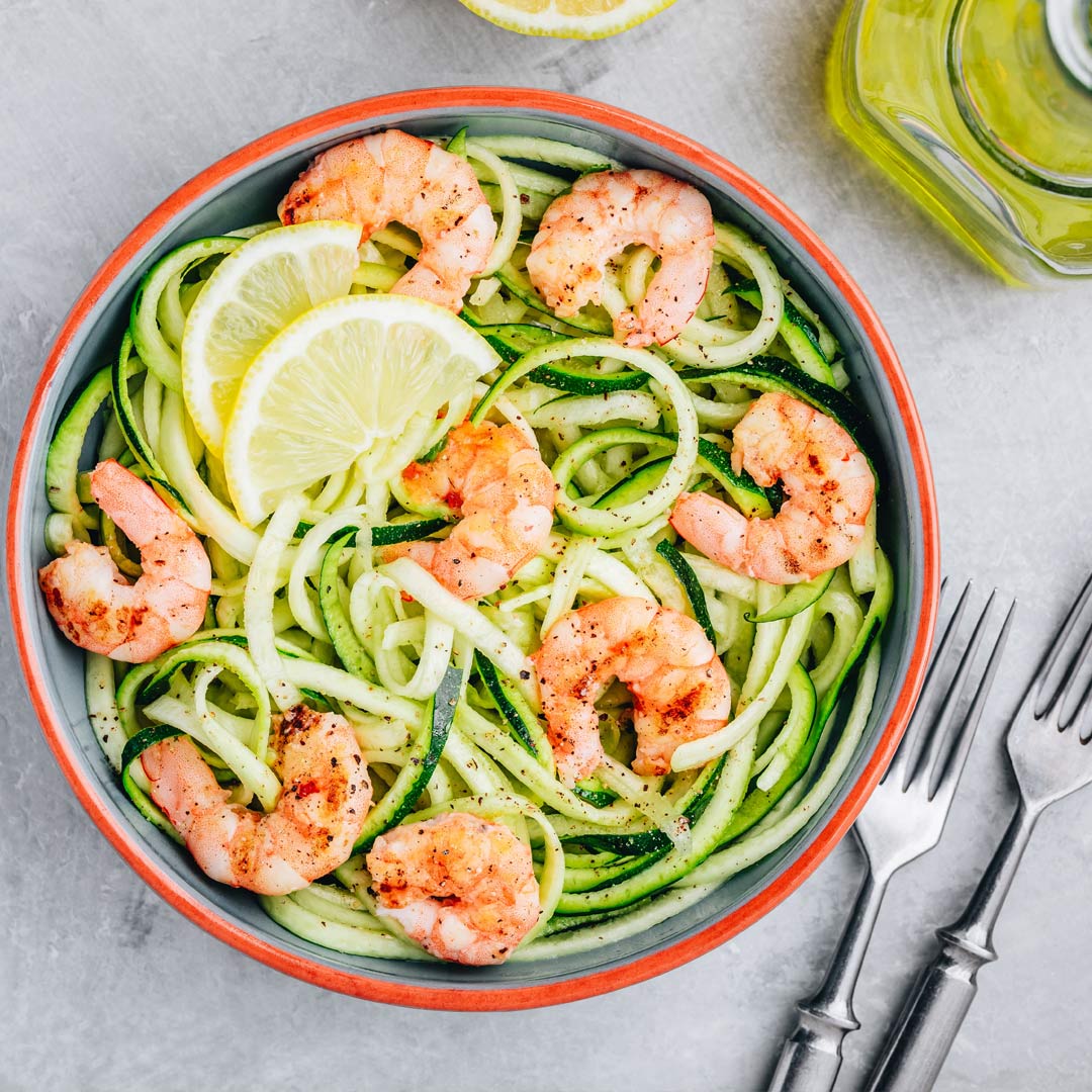 Recept: Courgetti met garnalen en een saus van avocado | FIT.nl