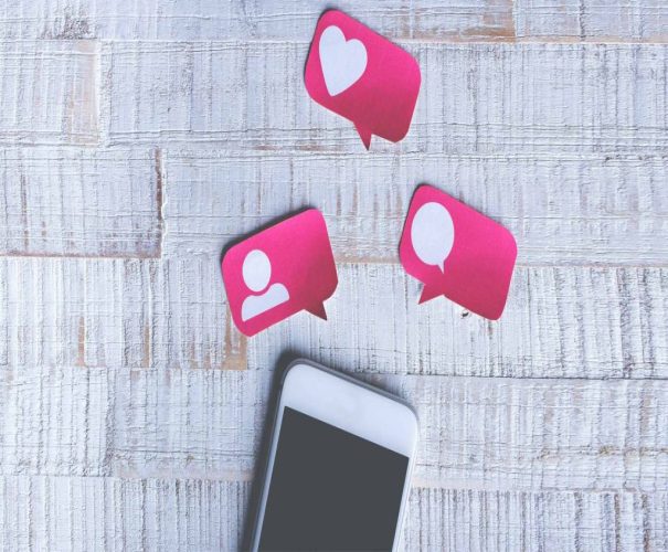 8 tips om van je telefoonverslaving af te komen | FIT.nl