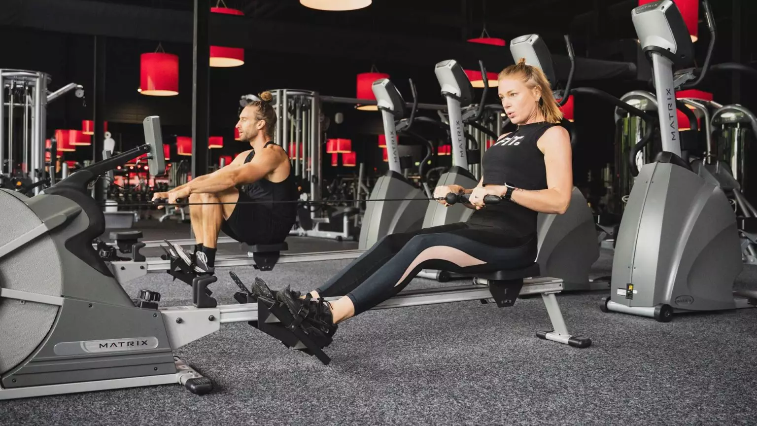 Hoe combineer je cardio- en krachttraining? - FIT.nl