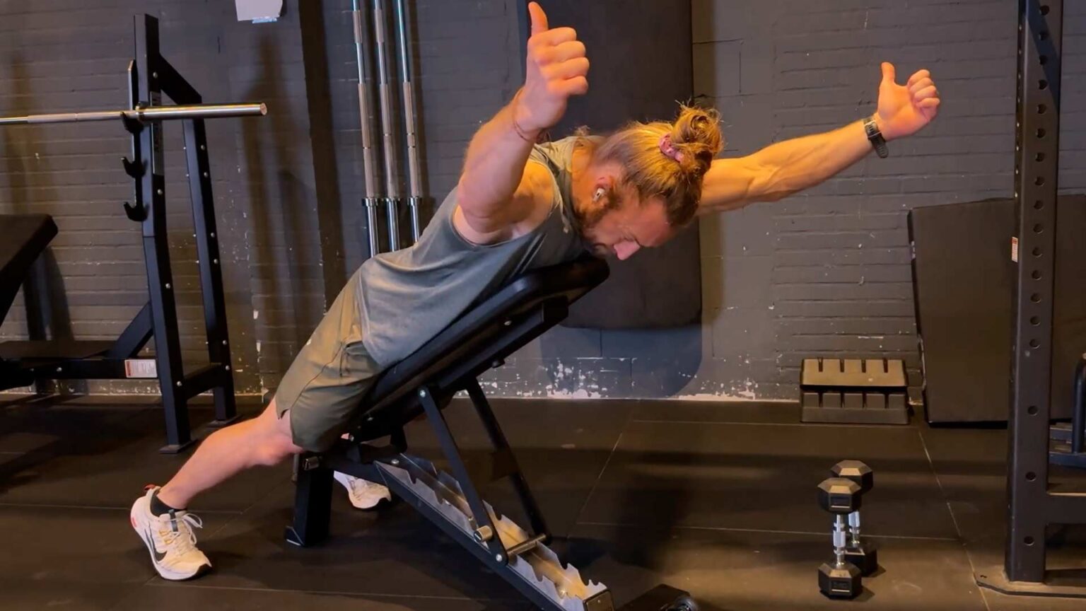Reverse fly machine: uitleg en tips - FIT.nl
